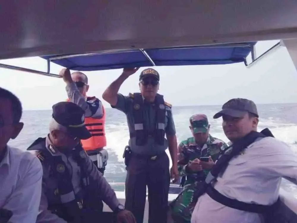 Gunakan Speed Boat, TNI/Polri Sisir Perairan Pantura Cari Puing Pesawat ...