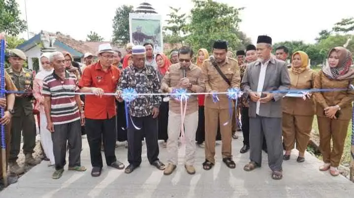 Wabup Subang Resmikan Ruas Jalan Desa Cihambulu - Pabuaran - Lampusatu.com
