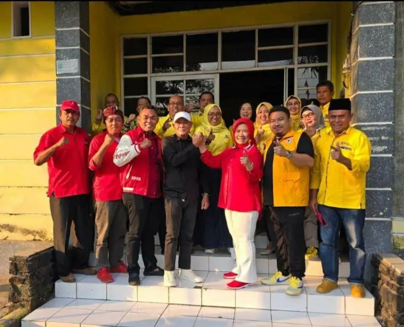 Bertemu Elit PDIP Subang, Elita Gunakan Kameja dan Sepatu Merah, Tanda ...